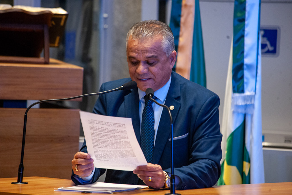 Deputado Daniel de Castro pede cancelamento do passaporte de André ...